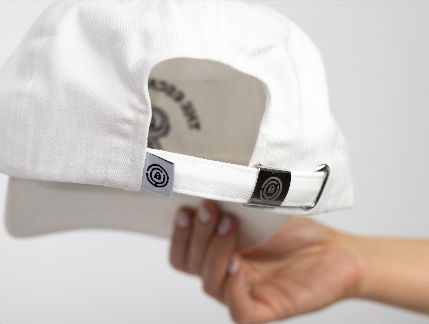White Cosmo Hat – The Escape Game